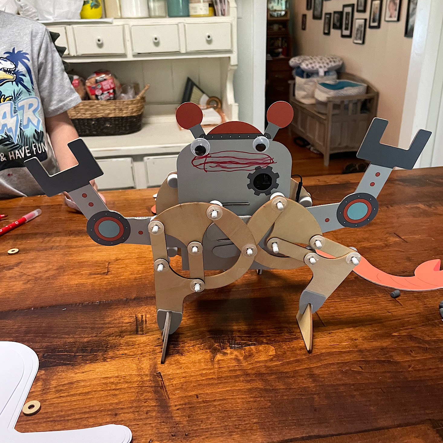 KiwiCo Kiwi Crate “Crawling Robot” Review + Coupon | MSA